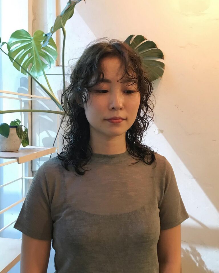 52 Women's Curly Mullet Hairstyles: Embrace the Stylish Revolution ...