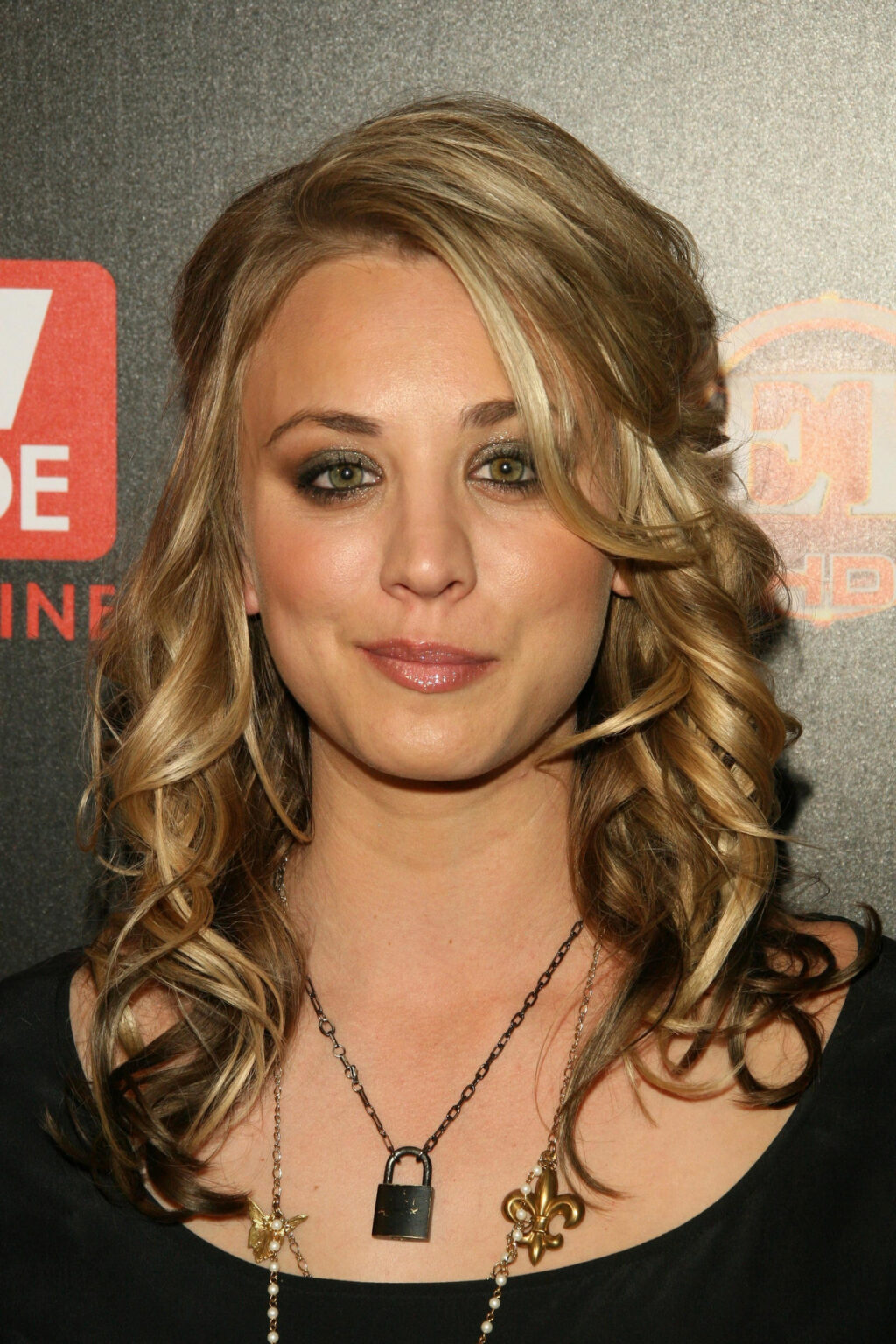 35 Glamorous Kaley Cuoco Hairstyles to Inspire Your Look - Hood MWR