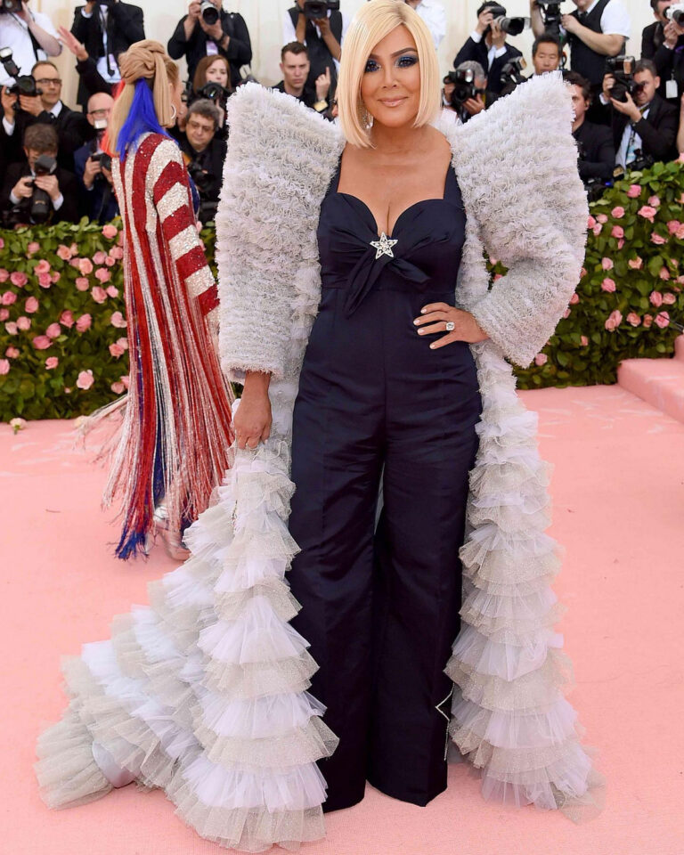 35 Kris Jenner Hairstyles, Haircuts & Colors - Hood MWR