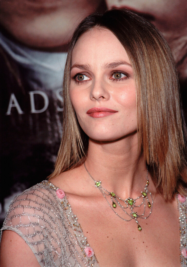 50 Most Attractive Diamond Face Shape Celebrities - Hood MWR