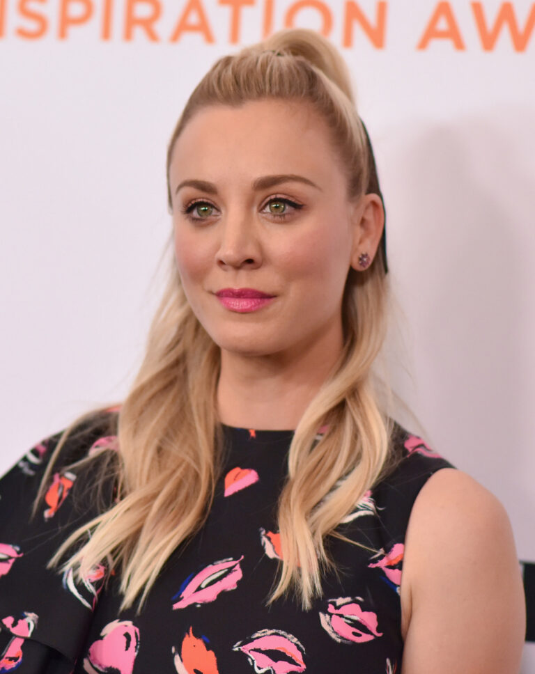 35 Glamorous Kaley Cuoco Hairstyles to Inspire Your Look - Hood MWR