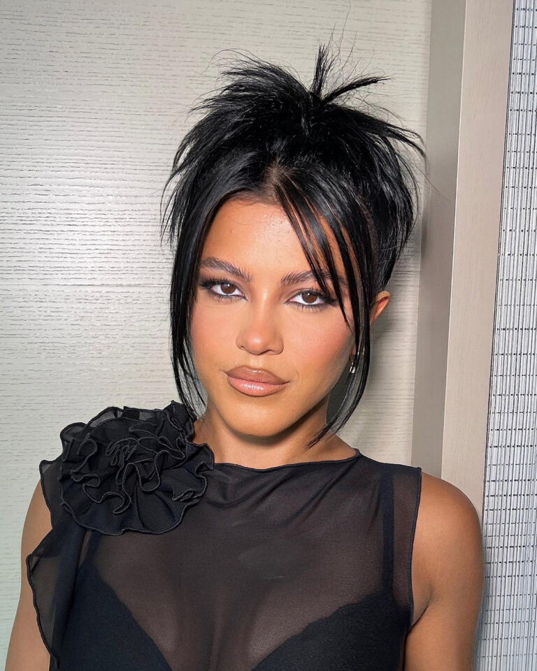 35 Women Hairstyles in the 70s: Stylish and Iconic - Hood MWR