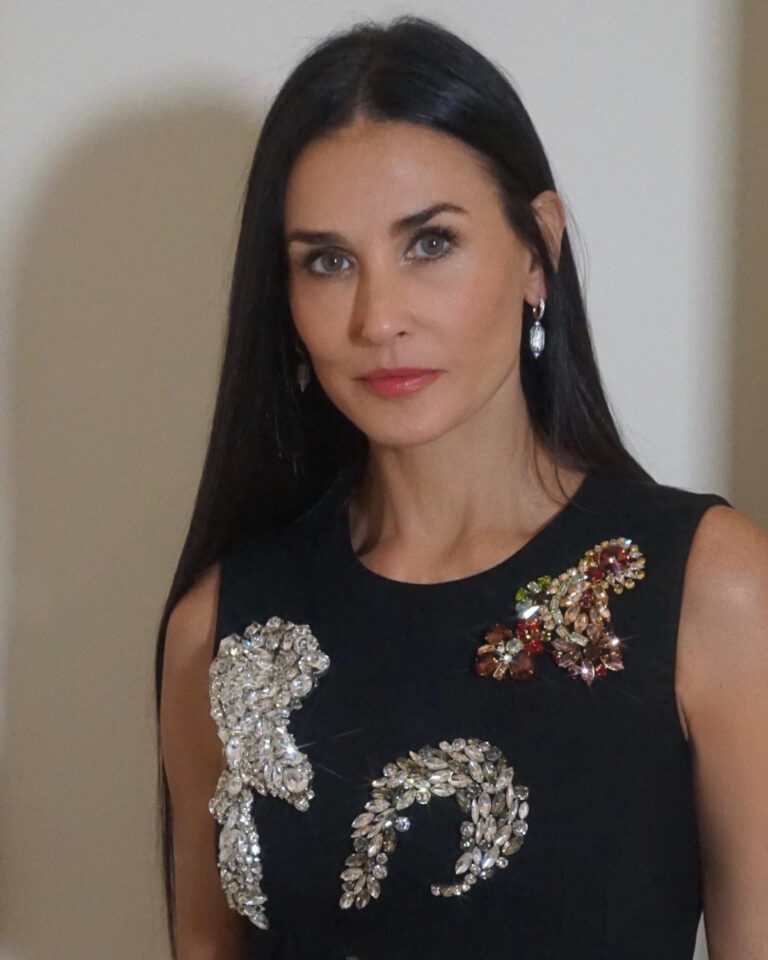 50 Most Attractive Diamond Face Shape Celebrities - Hood MWR