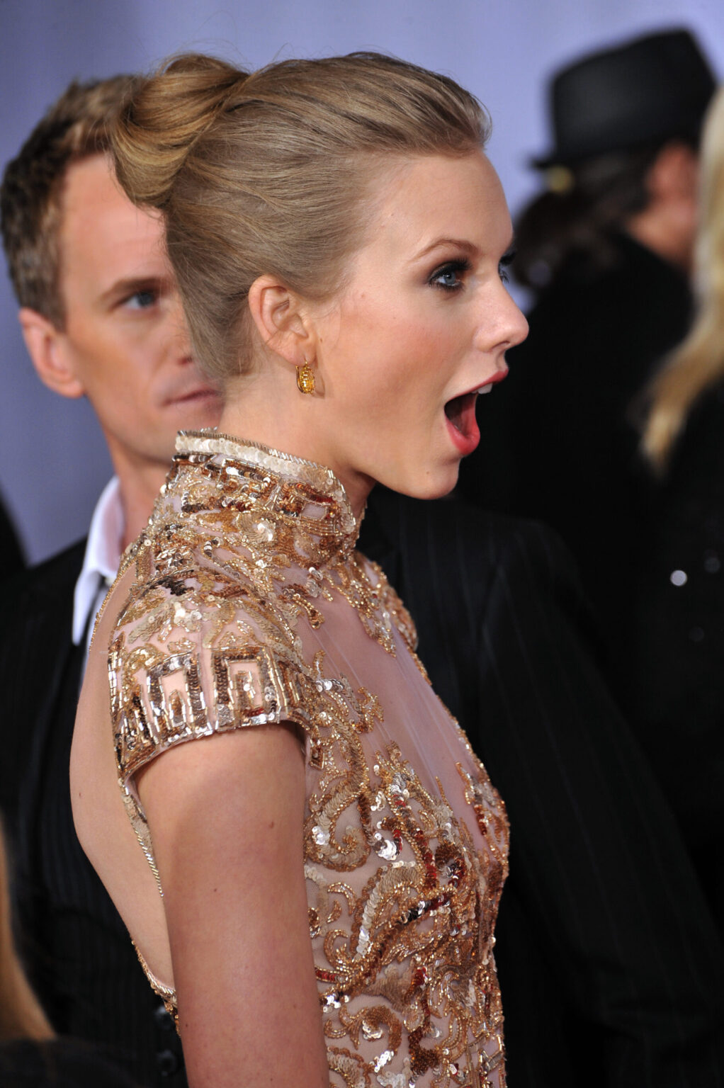 40 Gorgeous Taylor Swift Beautiful Hairstyles 2023 - Hood MWR