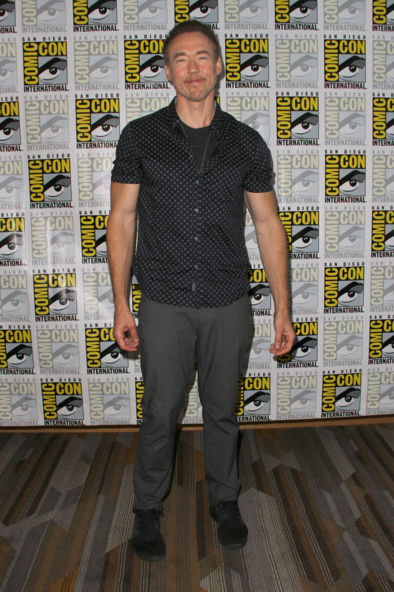 50 Tallest Male Celebrities from 6 ft to 7ft Tall - Hood MWR