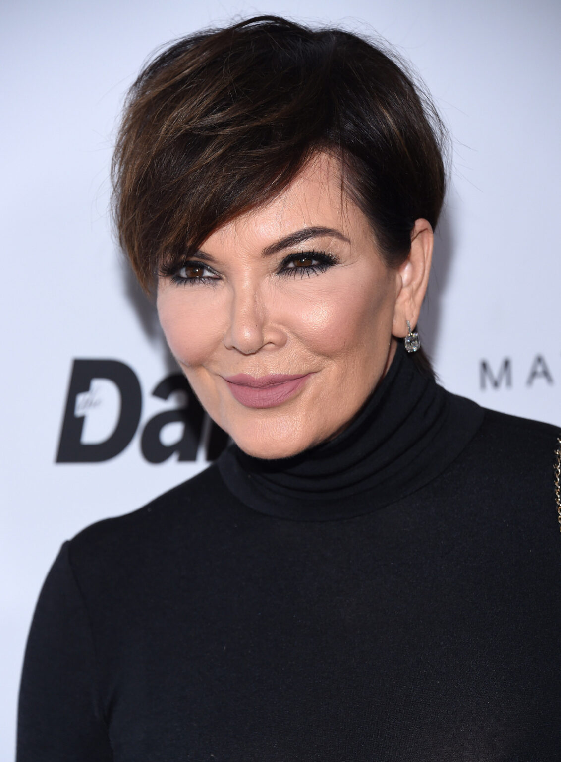 35 Kris Jenner Hairstyles, Haircuts & Colors - Hood MWR