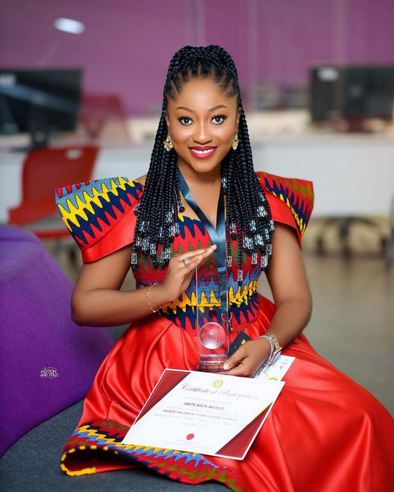 52 Gorgeous Goddess Braids: Box Braids with Curly Strands - Hood MWR