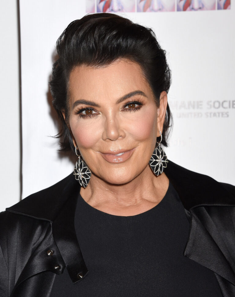 35 Kris Jenner Hairstyles, Haircuts & Colors - Hood MWR