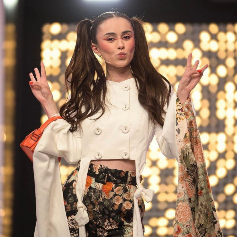 35 Outstanding Two-Ponytail Hairstyle Ideas - Hood MWR