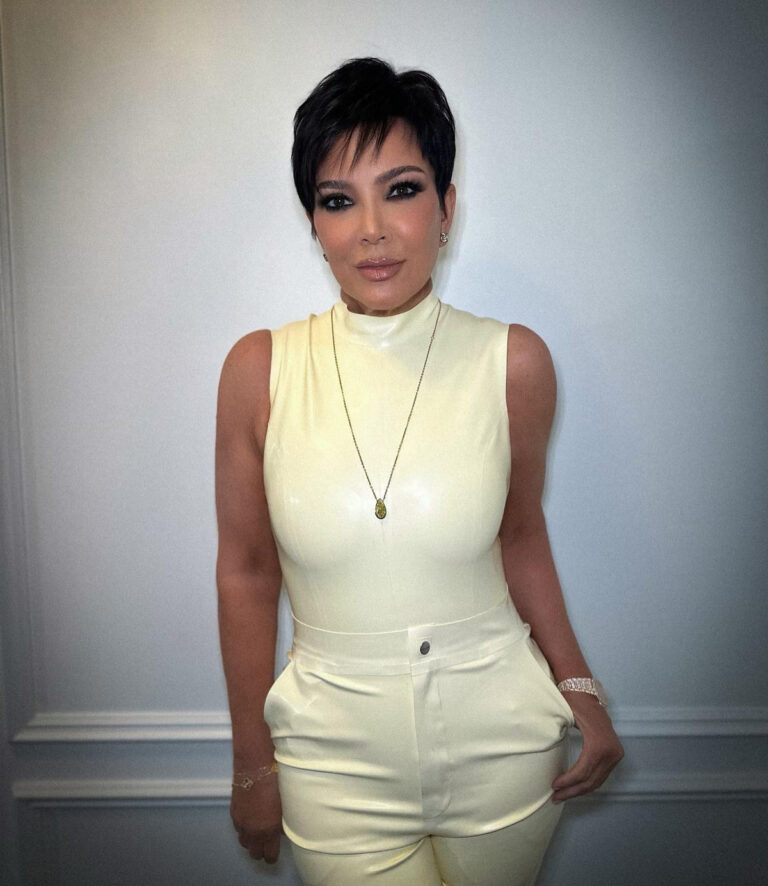 35 Kris Jenner Hairstyles, Haircuts & Colors - Hood MWR