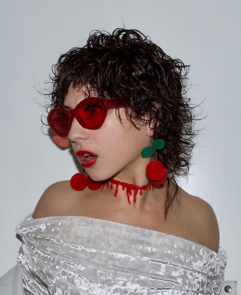 52 Women's Curly Mullet Hairstyles: Embrace the Stylish Revolution ...