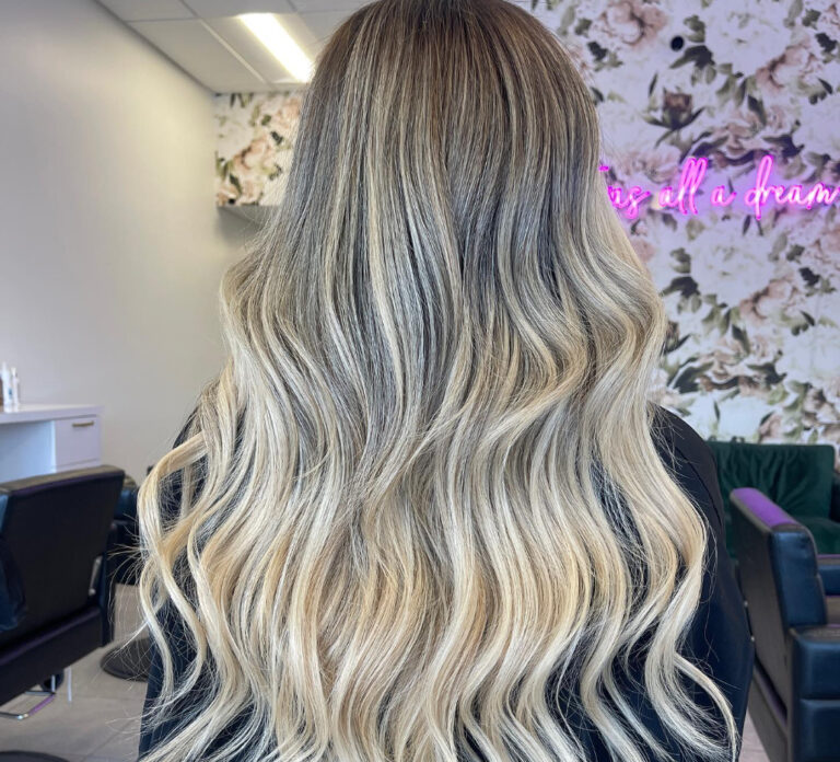 35 Beautiful Razor Cut Hairstyles For Women 2023 - Hood MWR