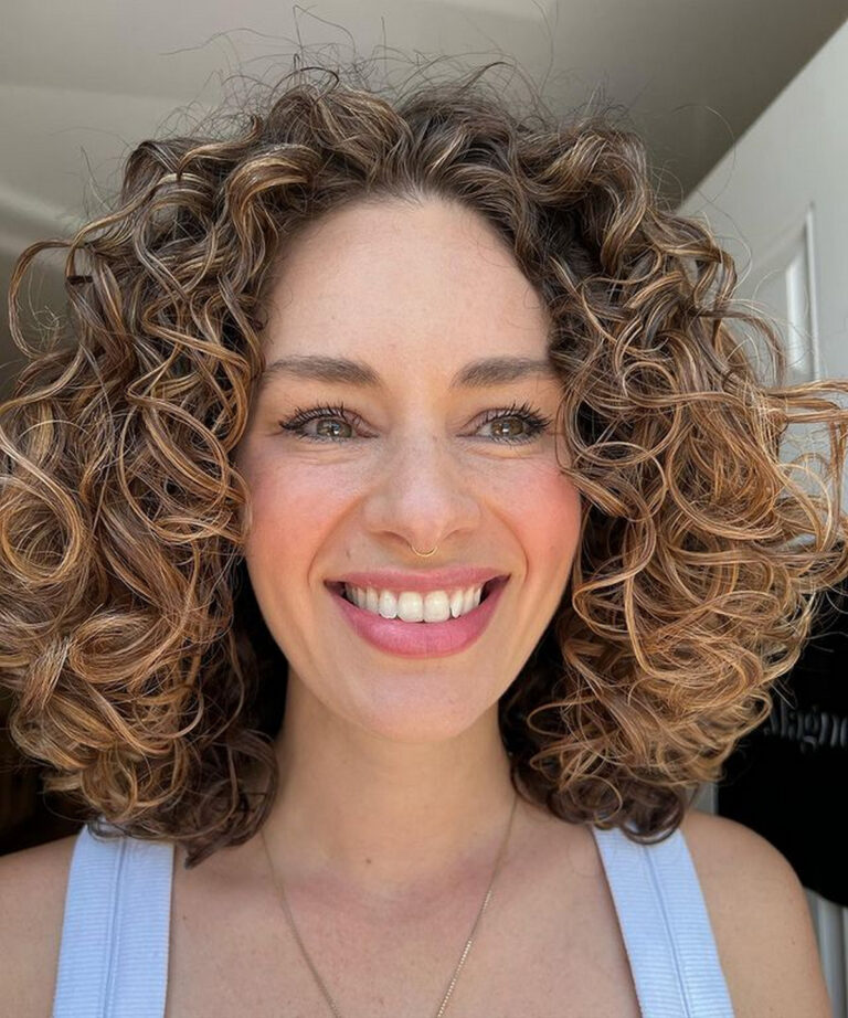 66 Stunning Curly Bob Hairstyles: Shoulder Length to Chin Length - Hood MWR