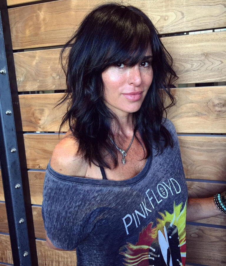 35 Swoop Bang Hairstyles Ideas to Try 2023 - Hood MWR