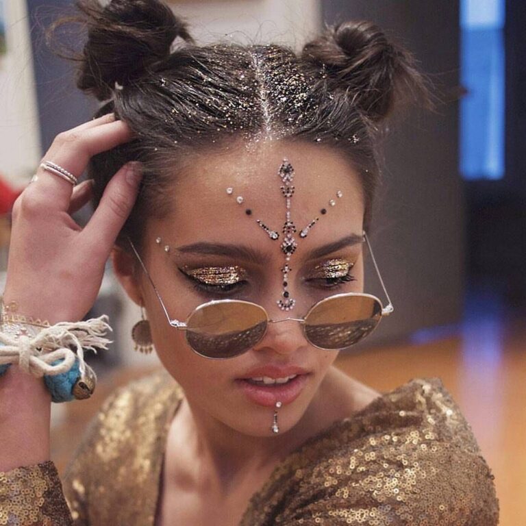 53 Lovely Hippie Hairstyles for Iconic Women - Hood MWR