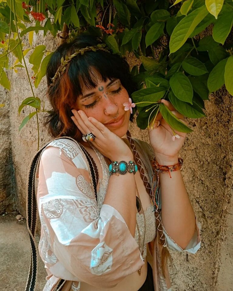 53 Lovely Hippie Hairstyles for Iconic Women - Hood MWR