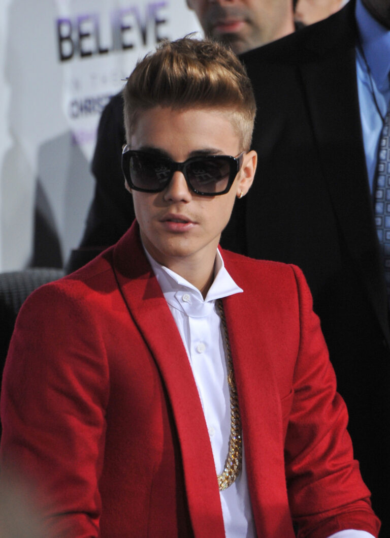 35 Justin Bieber Hairstyles: Different Types of Iconic Haircuts - Hood MWR
