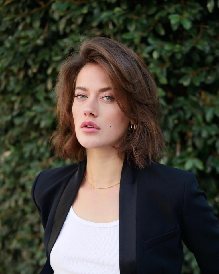 35 Swoop Bang Hairstyles Ideas to Try 2023 - Hood MWR