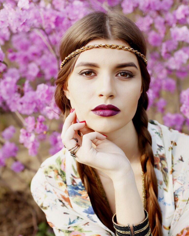 53 Lovely Hippie Hairstyles for Iconic Women - Hood MWR