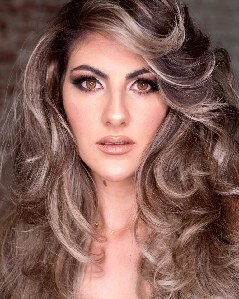 35 Swoop Bang Hairstyles Ideas to Try 2023 - Hood MWR