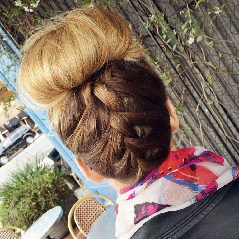 41 Best Messy Bun Hairstyles For Women to Try in 2023 - Hood MWR