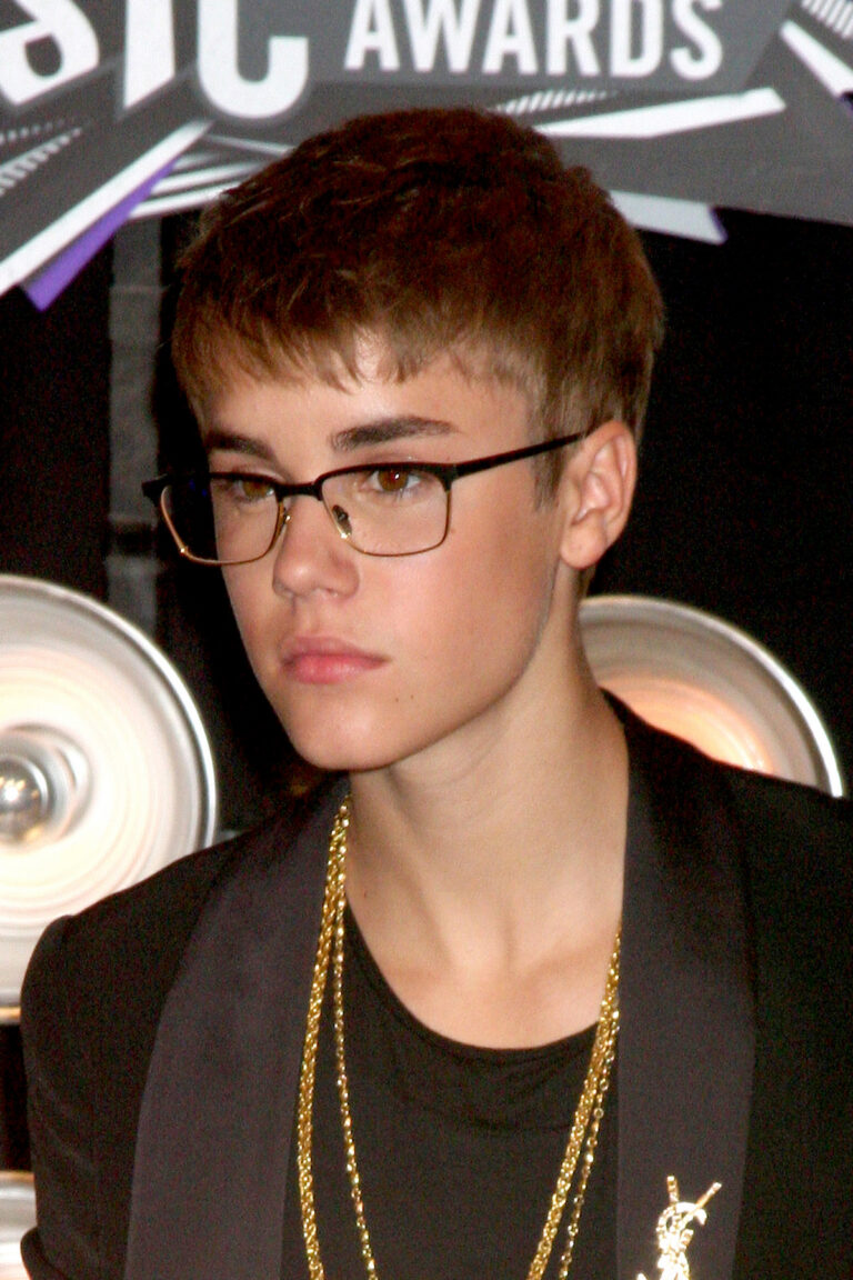 35 Justin Bieber Hairstyles: Different Types of Iconic Haircuts - Hood MWR