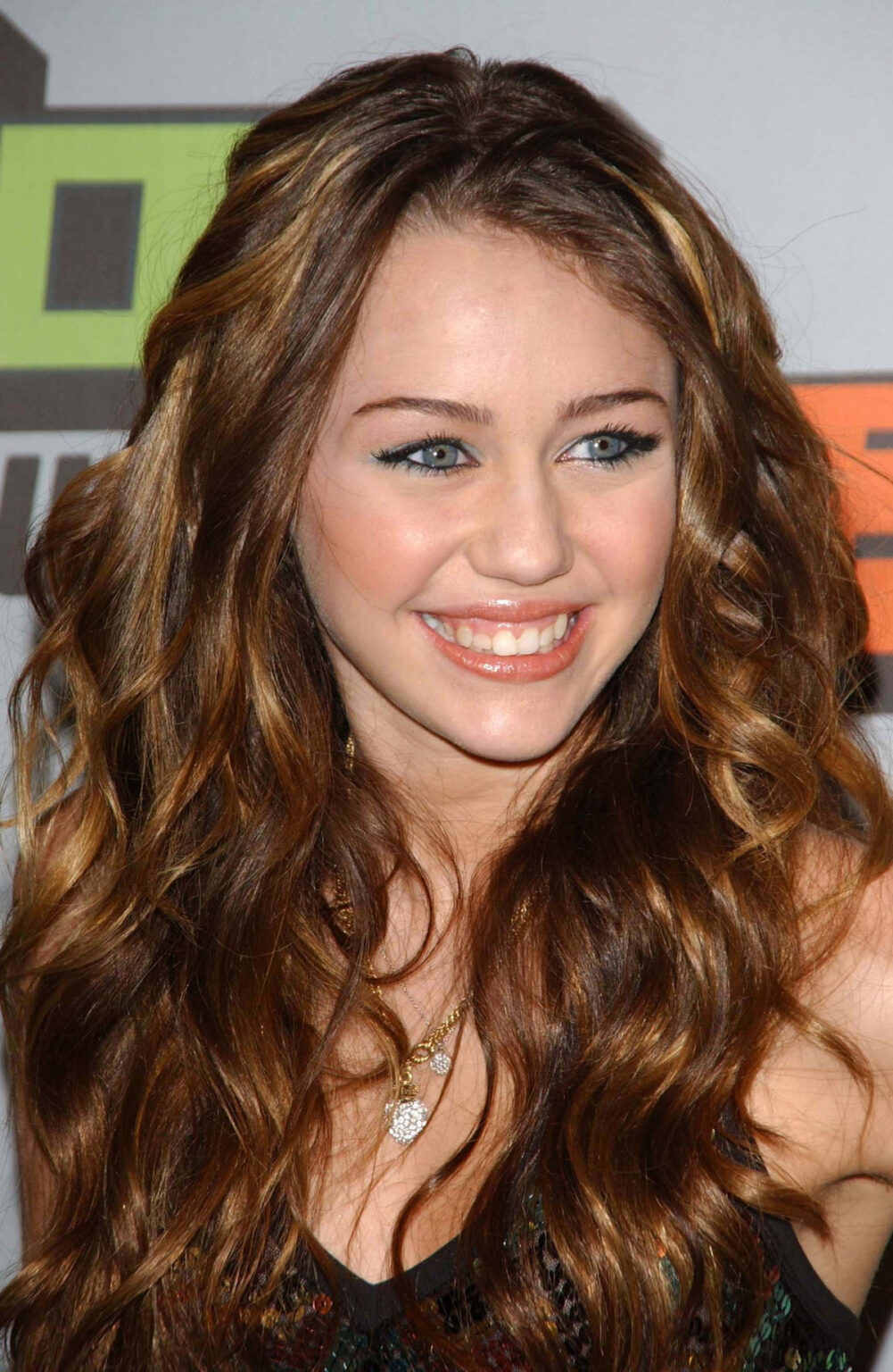 35 Stunning Miley Cyrus Hairstyles: Boldness & Creative - Hood MWR