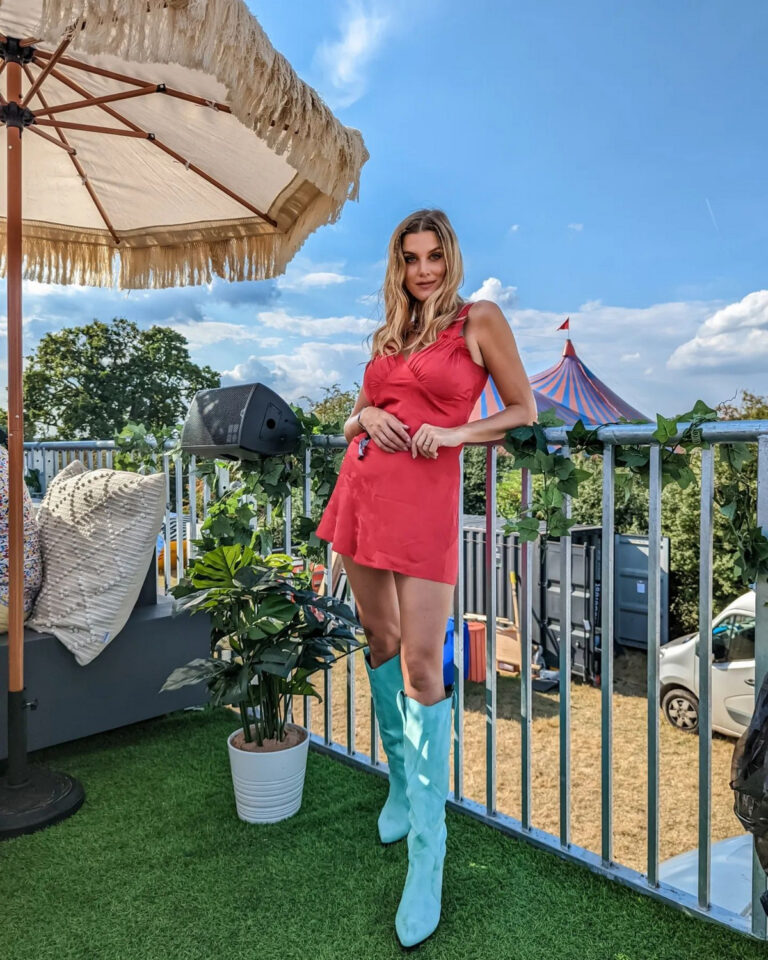 50 Famous Celebrities With Cellulite: Exposing the Real Beauty - Hood MWR