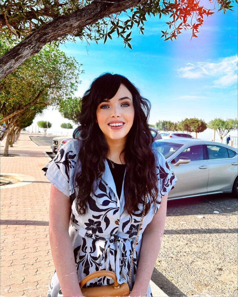 35 Swoop Bang Hairstyles Ideas to Try 2023 - Hood MWR