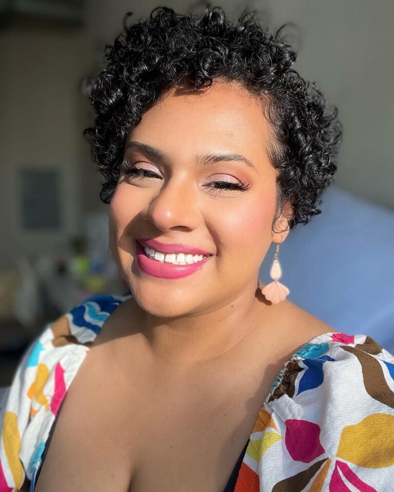 35 Hairstyles Tailored for Women with Big Faces: Flattering & Fabulous ...