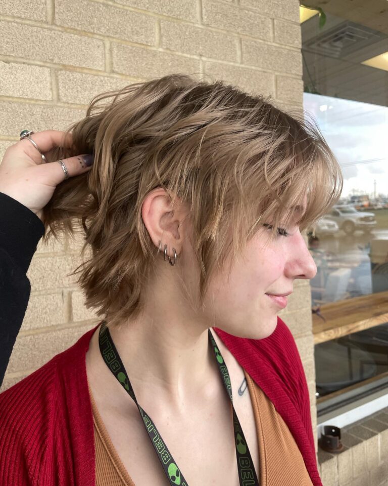 43 Coolest Shaggy Bob Hairstyles in 2023 - Hood MWR