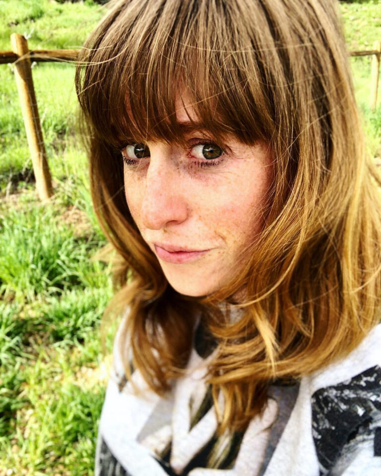 35 Swoop Bang Hairstyles Ideas to Try 2023 - Hood MWR