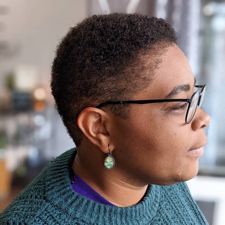 35 Hairstyles Tailored for Women with Big Faces: Flattering & Fabulous ...