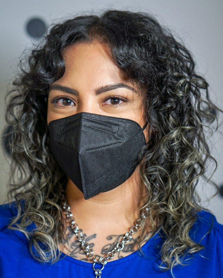 62 Middle Part Hairstyles for Women: Like a Celebrity - Hood MWR