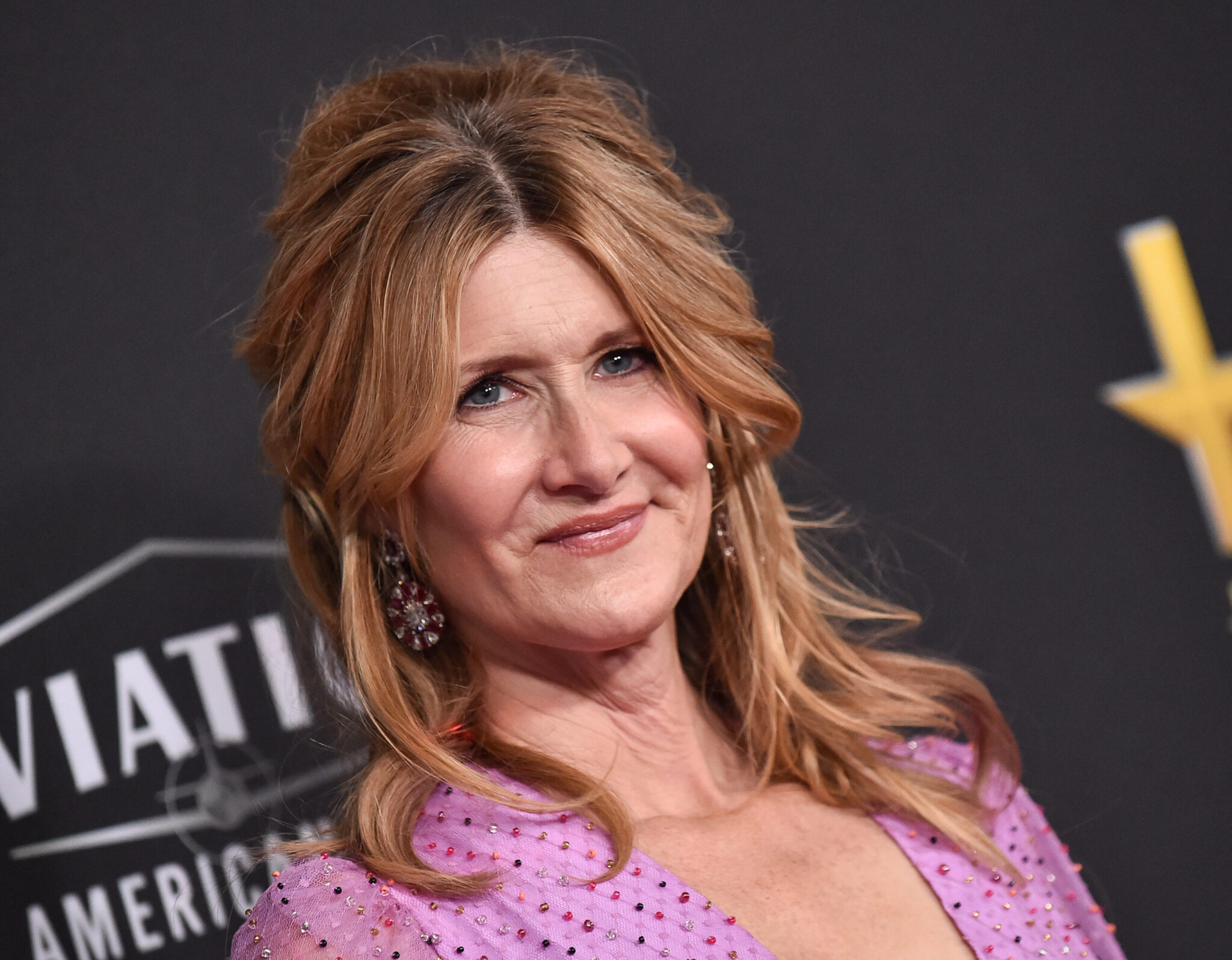 62 Middle Part Hairstyles for Women: Like a Celebrity - Hood MWR