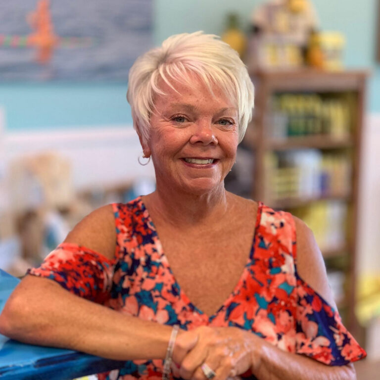 60 Captivating Pixie Haircuts For Older Women in 2023 - Hood MWR