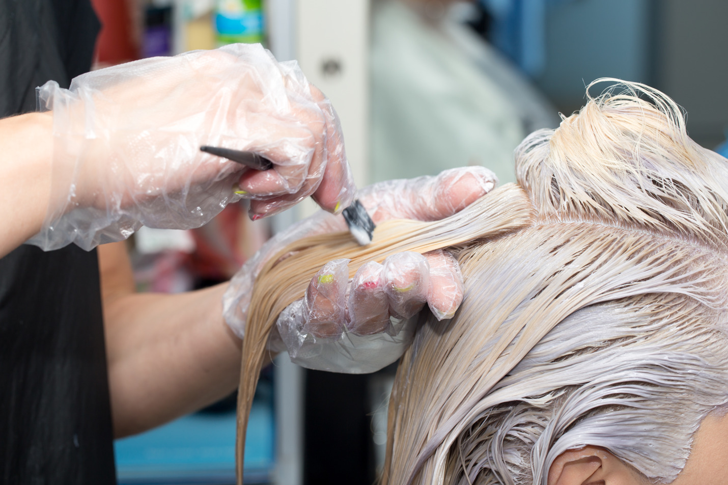 7 Stages of Lightening Dark Hair: From Brunette to Blonde - Hood MWR