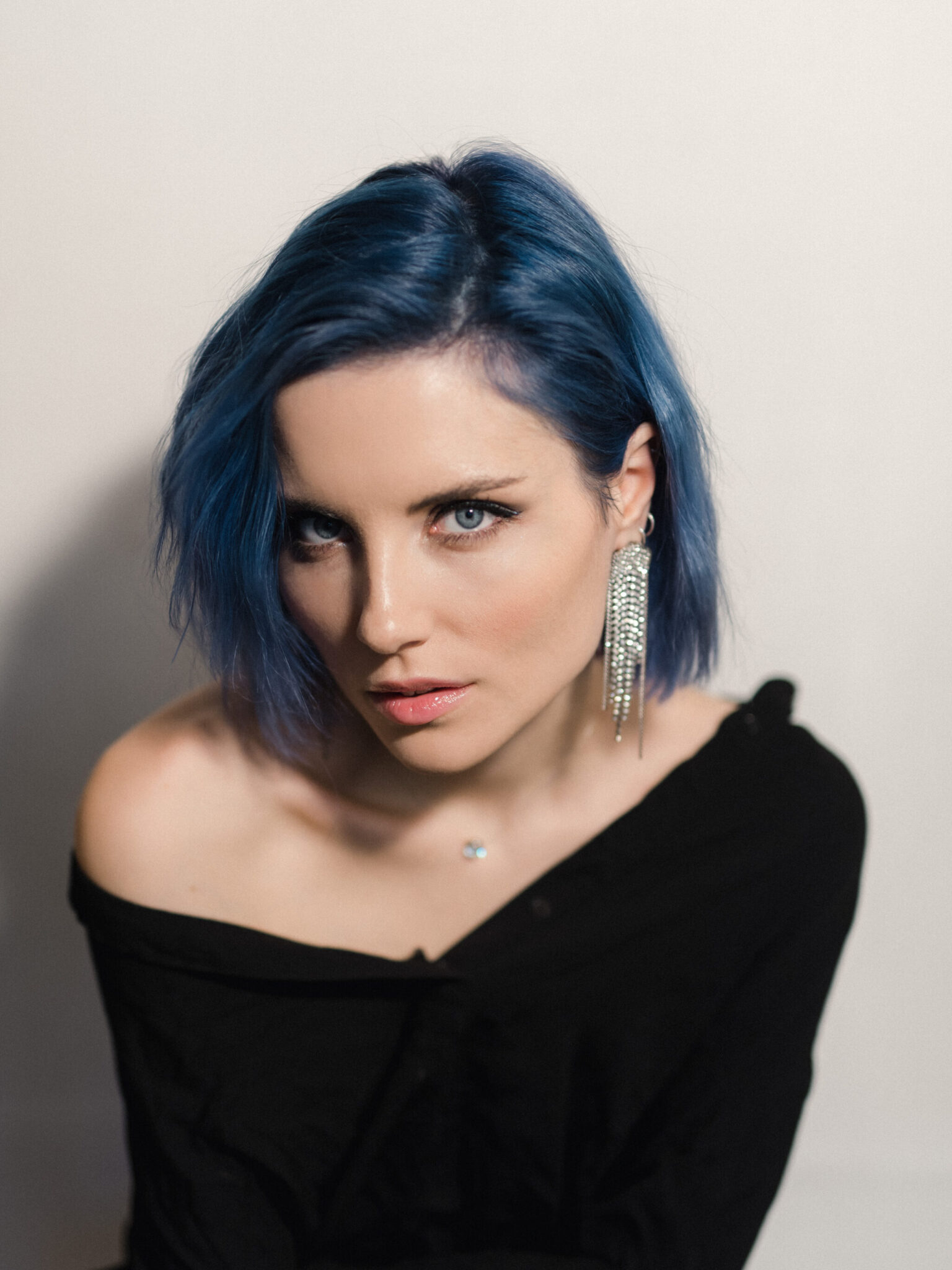 How to Dye Dark Hair Blue without Bleaching at Home?