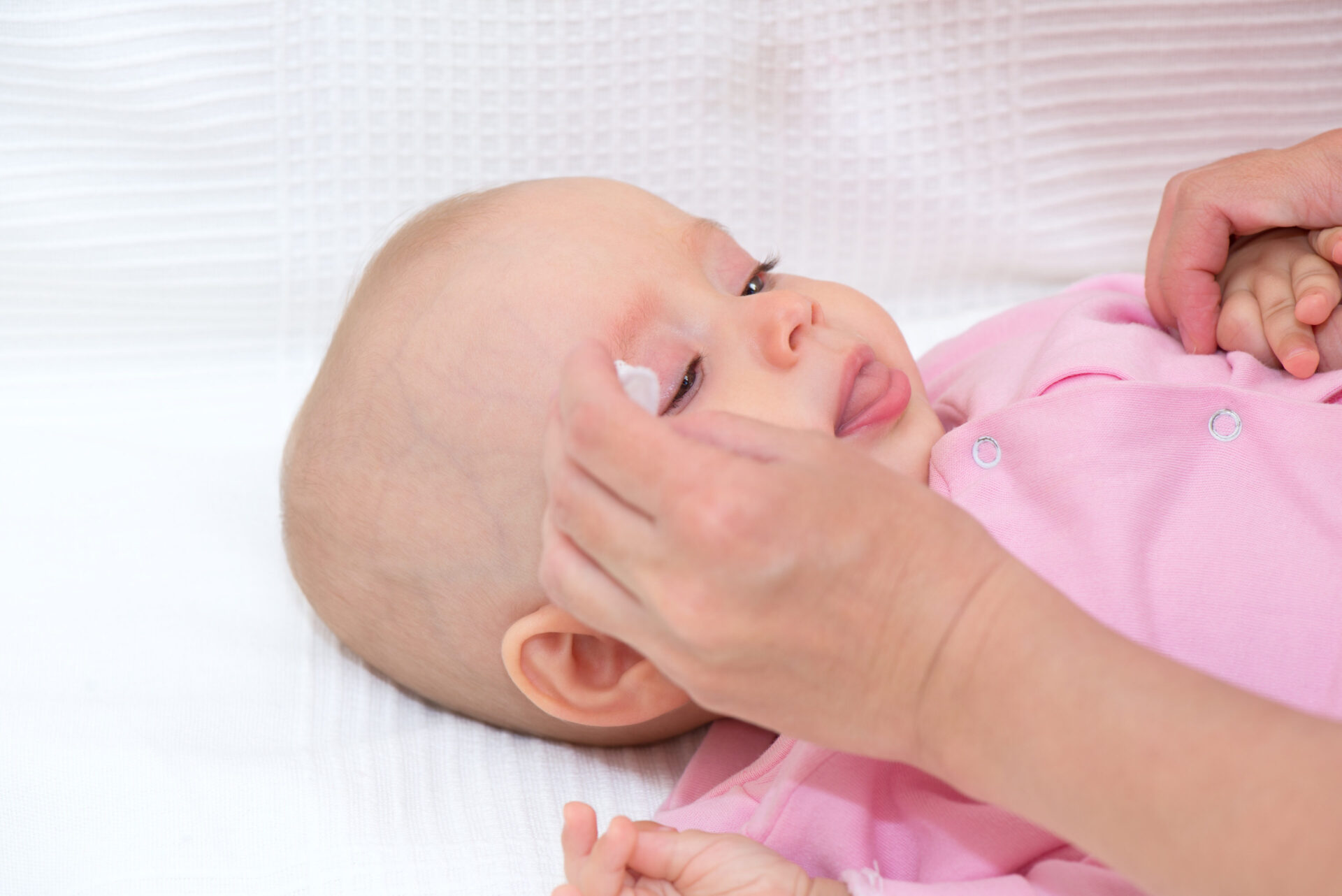 How To Get Hair Out Of A Baby's Eye? The Guideline & Care Tips - Hood MWR