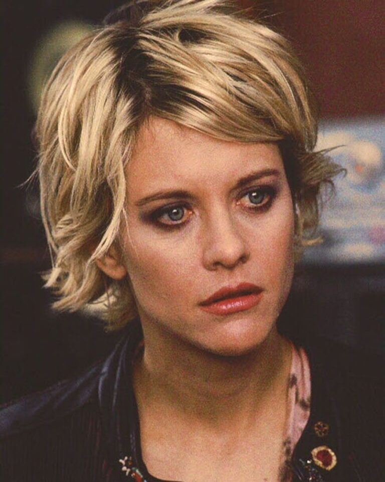 Meg Ryan's 36 Most Iconic Hairstyles Throughout Her Career - Hood MWR