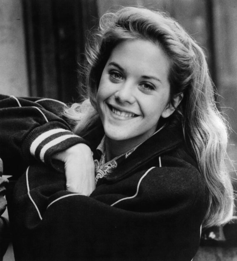 Meg Ryan's 36 Most Iconic Hairstyles Throughout Her Career - Hood MWR